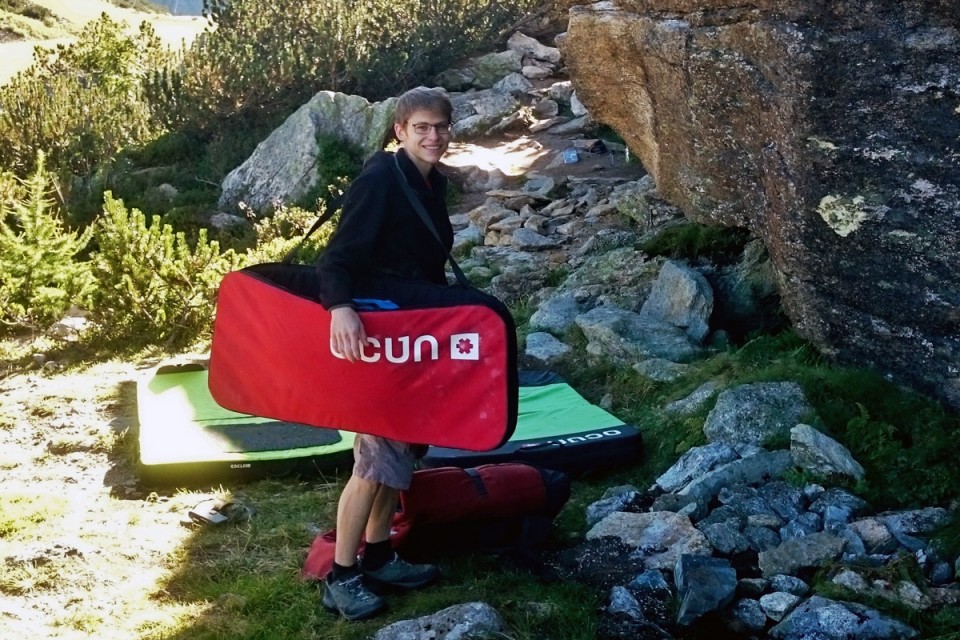 Ocun Paddy Sitcase 3-in1 Crashpad im Test | Bergzeit Magazin