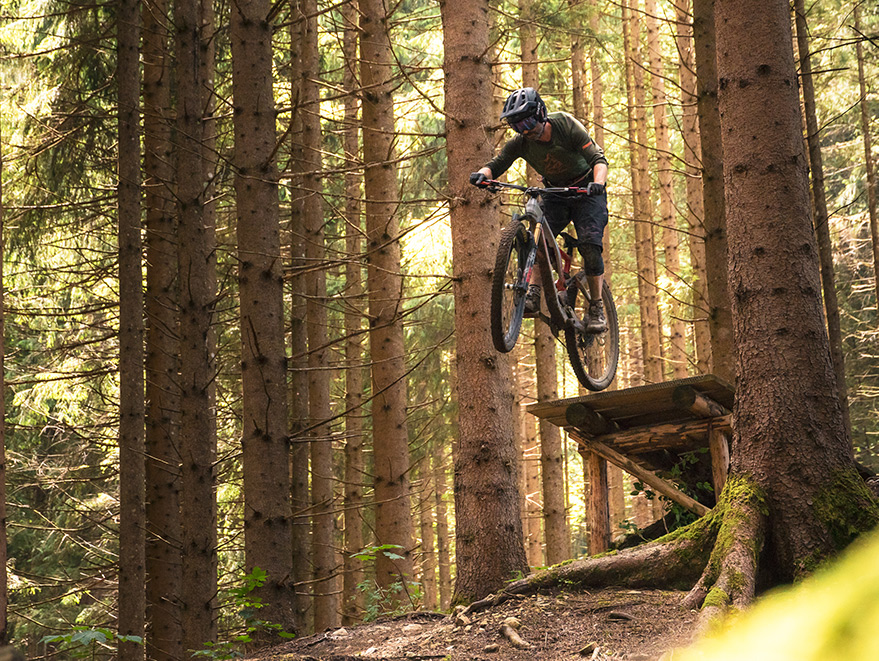 Der Alpina Radhelm Rootage Evo im Test | Bergzeit Magazin