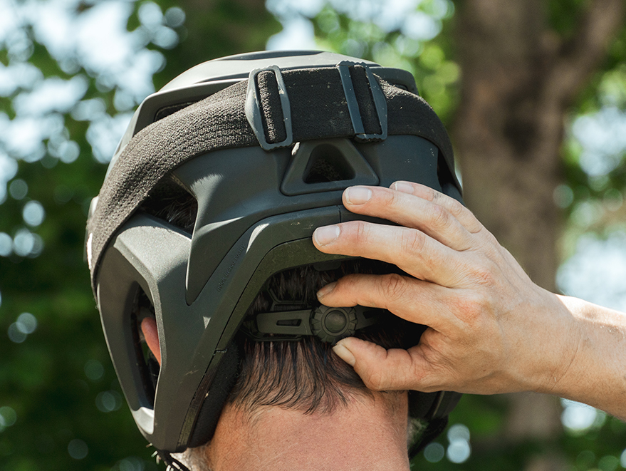 Der Alpina Radhelm Rootage Evo im Test | Bergzeit Magazin